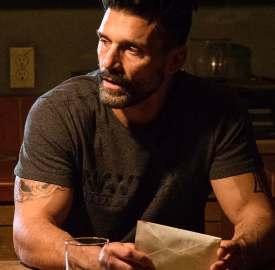 从美颜小鲜肉到动作明星…好莱坞老干部Frank Grillo，从小藏着一颗格斗巨星的心… | 英国那些事儿